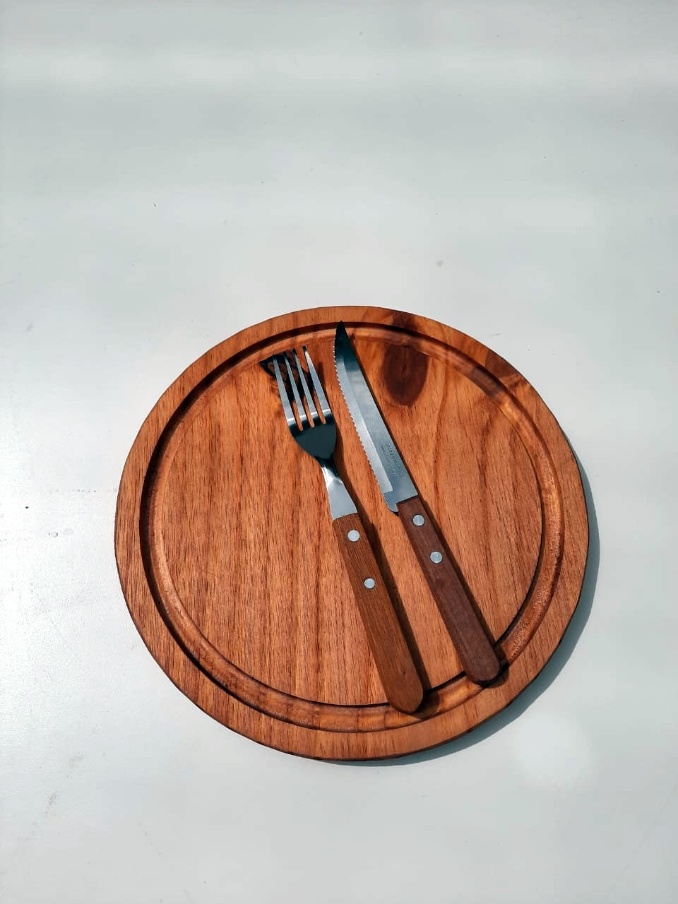 PLATO CON CUBIERTOS - Artesanias Diana